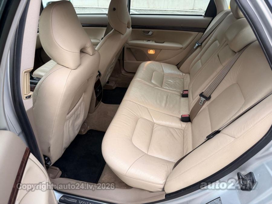 Grey Volvo S80 2005 in Tallinn, with an engine capacity of 2.40 L and mileage of 385 thousand km for 3499 €, photo 13 on AUTOMOTO.COM.LV