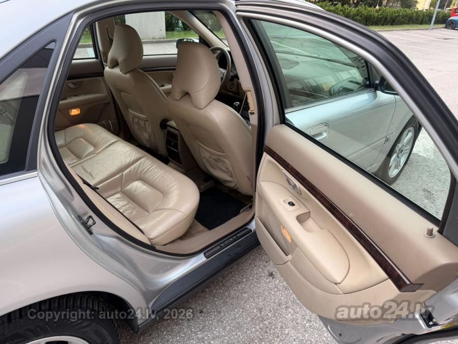 Grey Volvo S80 2005 in Tallinn, with an engine capacity of 2.40 L and mileage of 385 thousand km for 3499 €, photo 14 on AUTOMOTO.COM.LV