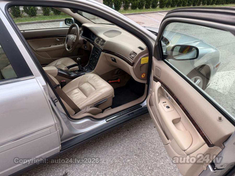 Grey Volvo S80 2005 in Tallinn, with an engine capacity of 2.40 L and mileage of 385 thousand km for 3499 €, photo 16 on AUTOMOTO.COM.LV
