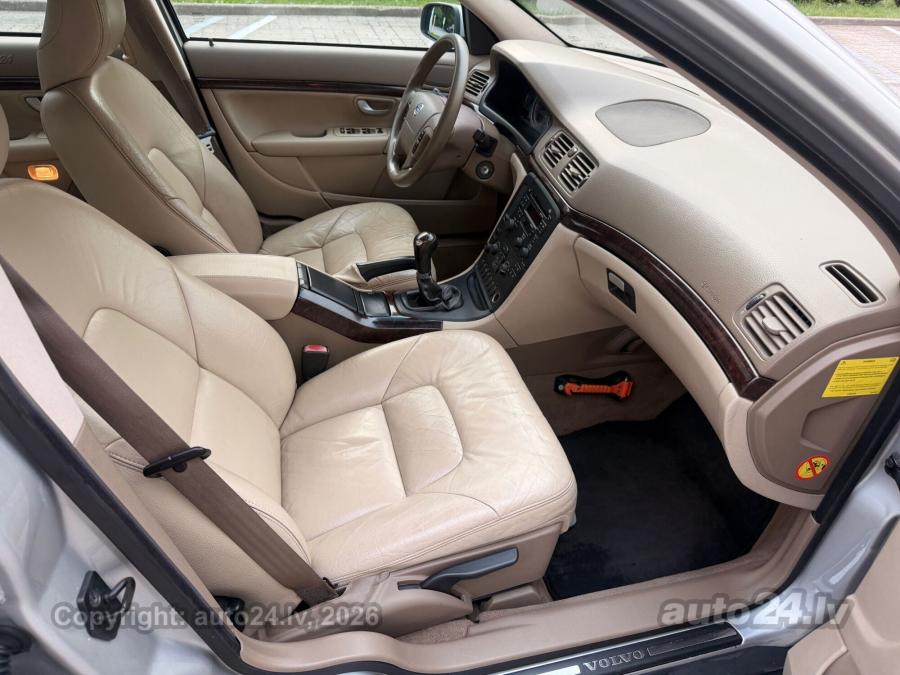 Grey Volvo S80 2005 in Tallinn, with an engine capacity of 2.40 L and mileage of 385 thousand km for 3499 €, photo 17 on AUTOMOTO.COM.LV