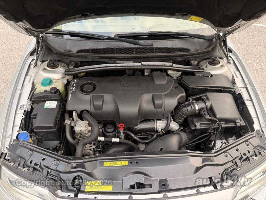 Grey Volvo S80 2005 in Tallinn, with an engine capacity of 2.40 L and mileage of 385 thousand km for 3499 €, photo 19 on AUTOMOTO.COM.LV