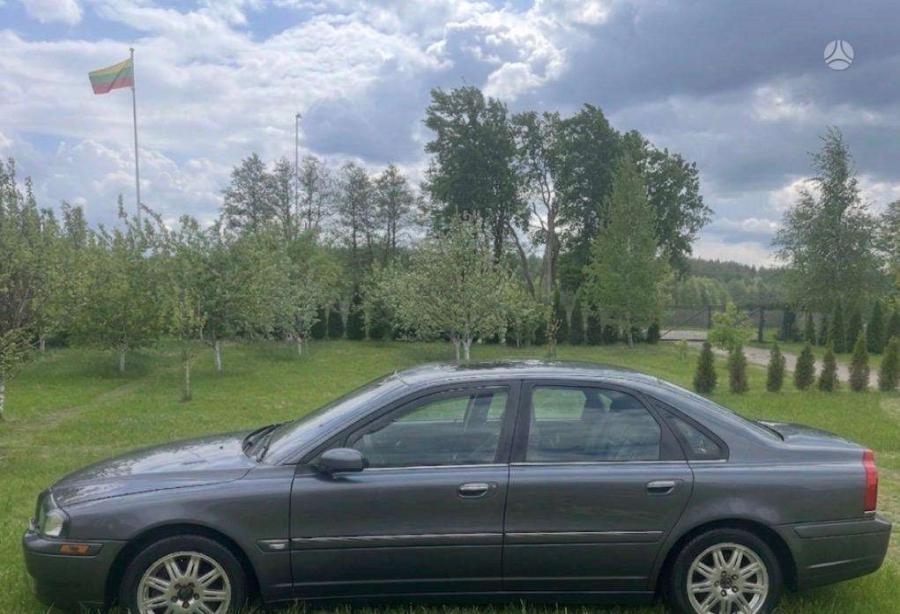 Grey Volvo S80 2005 in Vilnius, with an engine capacity of 2.44 L and mileage of 315 thousand km for 1200 €, photo 3 on AUTOMOTO.COM.LV