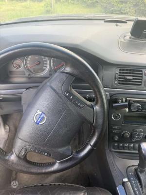 Grey Volvo S80 2005 in Vilnius, with an engine capacity of 2.44 L and mileage of 315 thousand km for 1200 €, photo 6 on AUTOMOTO.COM.LV