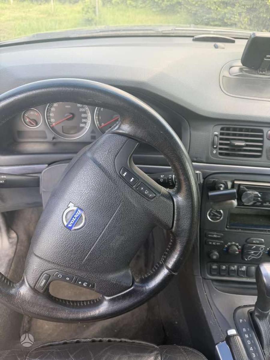 Grey Volvo S80 2005 in Vilnius, with an engine capacity of 2.44 L and mileage of 315 thousand km for 1200 €, photo 6 on AUTOMOTO.COM.LV