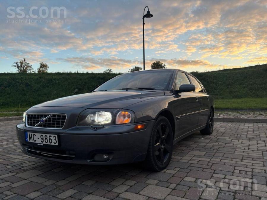 Grey Volvo S80 2005 in Daugavpils, with an engine capacity of 2.40 L and mileage of 375 thousand km for 1800 €, photo 1 on AUTOMOTO.COM.LV