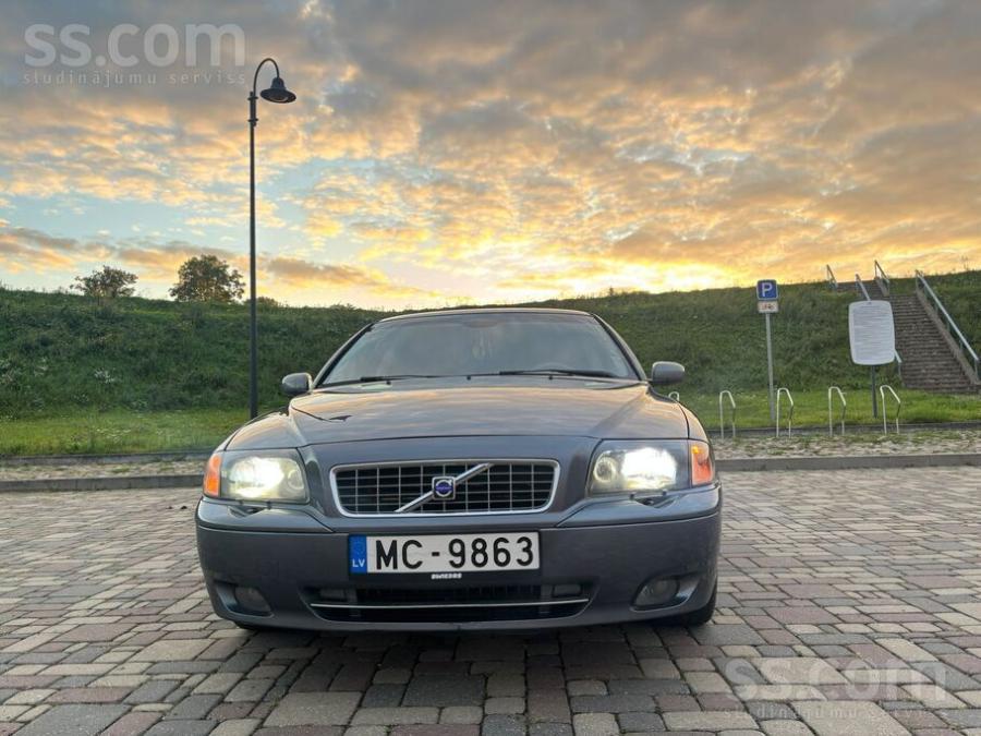 Grey Volvo S80 2005 in Daugavpils, with an engine capacity of 2.40 L and mileage of 375 thousand km for 1800 €, photo 3 on AUTOMOTO.COM.LV