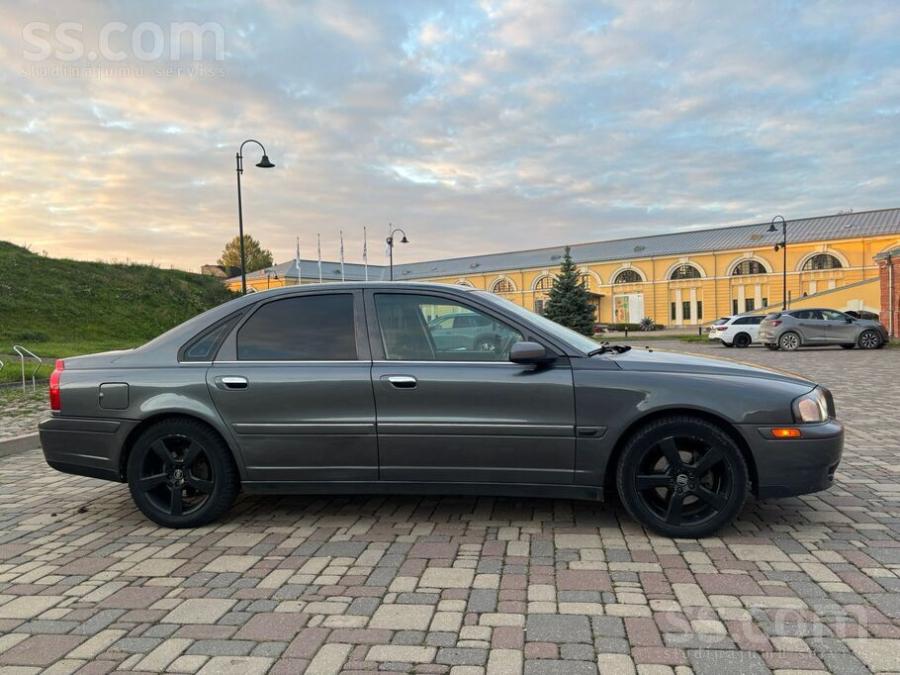 Grey Volvo S80 2005 in Daugavpils, with an engine capacity of 2.40 L and mileage of 375 thousand km for 1800 €, photo 5 on AUTOMOTO.COM.LV