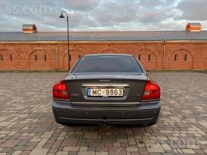 Grey Volvo S80 2005 in Daugavpils, with an engine capacity of 2.40 L and mileage of 375 thousand km for 1800 €, photo 7 on AUTOMOTO.COM.LV