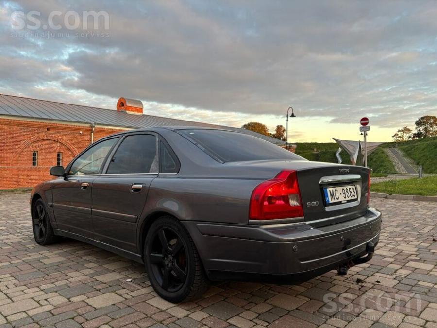 Grey Volvo S80 2005 in Daugavpils, with an engine capacity of 2.40 L and mileage of 375 thousand km for 1800 €, photo 8 on AUTOMOTO.COM.LV