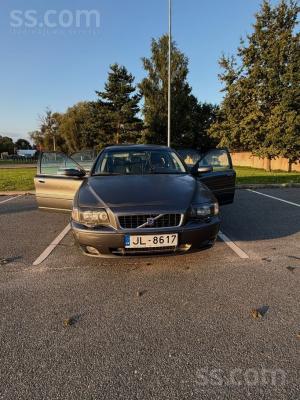 Grey Volvo S80 2005 in Riga, with an engine capacity of 2.40 L and mileage of 340 thousand km for 1300 €, photo 3 on AUTOMOTO.COM.LV