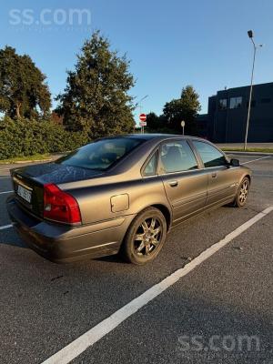 Grey Volvo S80 2005 in Riga, with an engine capacity of 2.40 L and mileage of 340 thousand km for 1300 €, photo 5 on AUTOMOTO.COM.LV