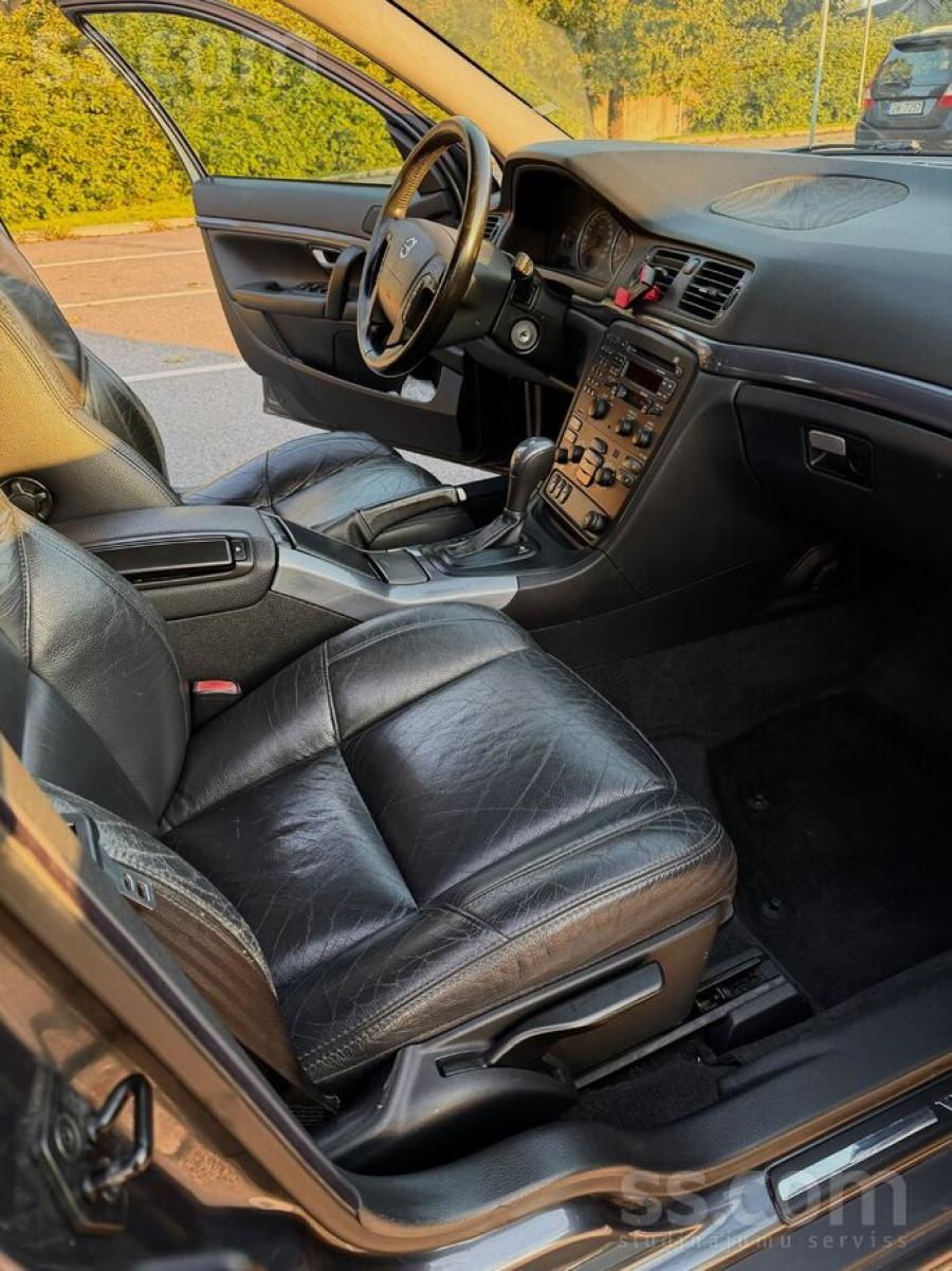 Grey Volvo S80 2005 in Riga, with an engine capacity of 2.40 L and mileage of 340 thousand km for 1300 €, photo 6 on AUTOMOTO.COM.LV