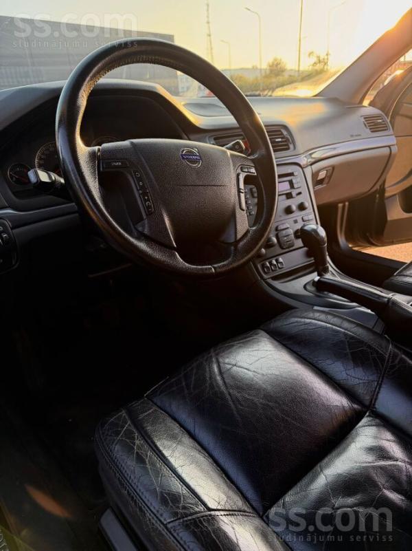 Volvo S80 2005 in Riga on AUTOMOTO.COM.LV Grey Volvo S80 2005 in Riga, with an engine capacity of 2.40 L and mileage of 340 thousand km for 1300 €, photo 7 on AUTOMOTO.COM.LV