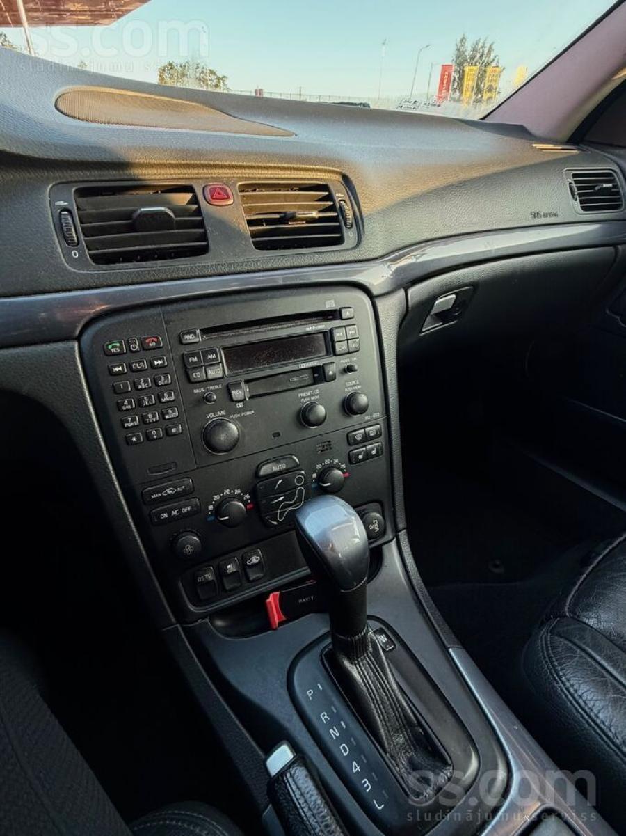 Grey Volvo S80 2005 in Riga, with an engine capacity of 2.40 L and mileage of 340 thousand km for 1300 €, photo 8 on AUTOMOTO.COM.LV