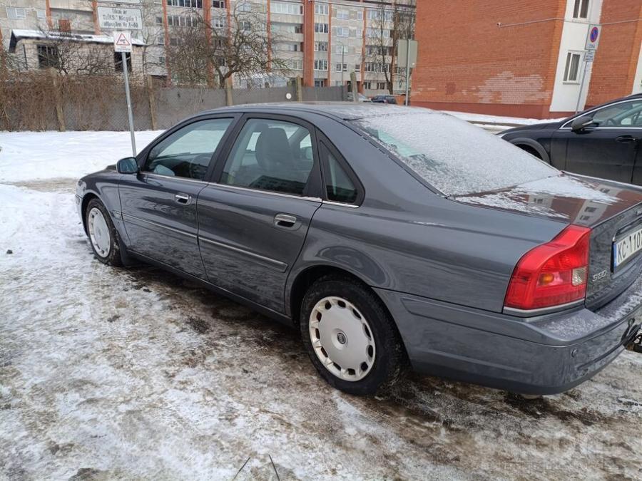 Pelēks Volvo S80 2005 Rīga, ar dzinēja tilpumu 2.50 L un nobraukumu 326 tūkst. km par 1700 €, foto 4 vietnē AUTOMOTO.COM.LV