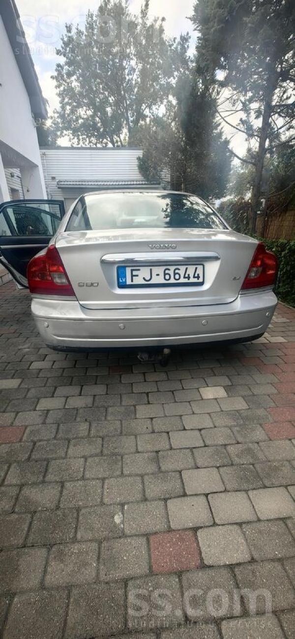 Pelēks Volvo S80 2005 Rīga, ar dzinēja tilpumu 2.40 L un nobraukumu 285 tūkst. km par 900 €, foto 4 vietnē AUTOMOTO.COM.LV