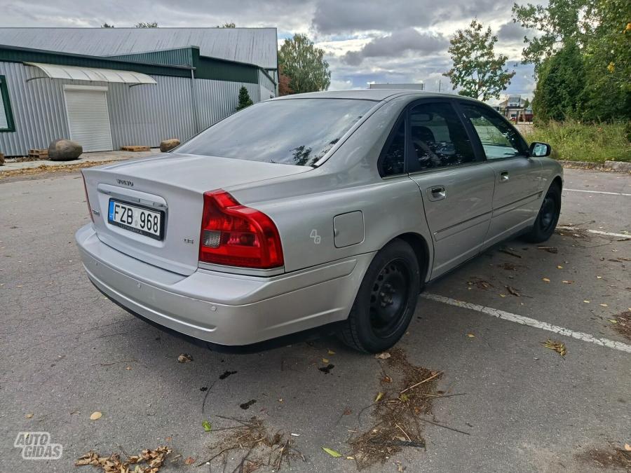 Pelēks Volvo S80 2005 Mažeikiai, ar dzinēja tilpumu 2.40 L un nobraukumu 264 tūkst. km par 1050 €, foto 4 vietnē AUTOMOTO.COM.LV
