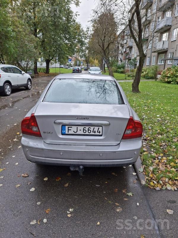 Grey Volvo S80 2005 in Riga, with an engine capacity of 2.40 L and mileage of 287 thousand km for 1300 €, photo 3 on AUTOMOTO.COM.LV