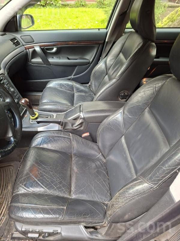Grey Volvo S80 2005 in Riga, with an engine capacity of 2.40 L and mileage of 287 thousand km for 1300 €, photo 8 on AUTOMOTO.COM.LV