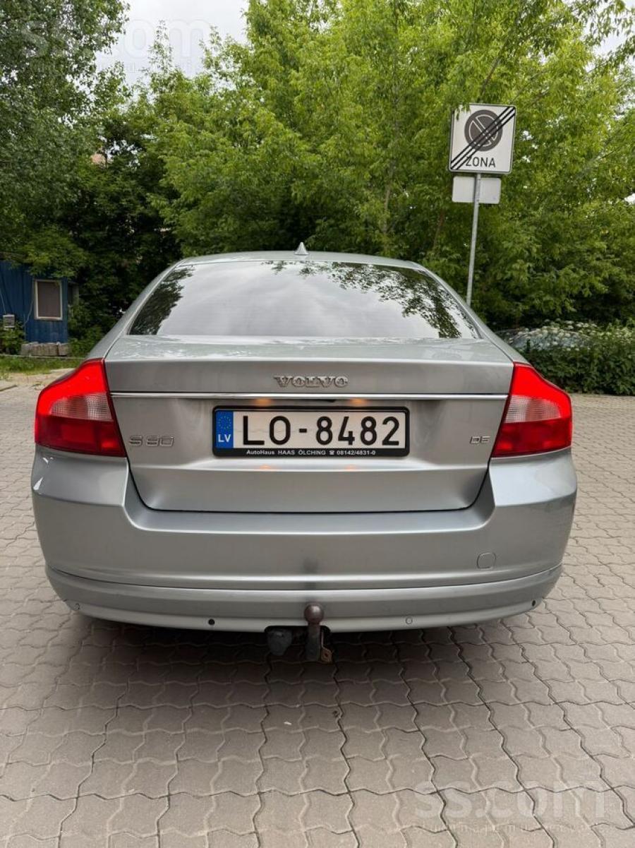 Pelēks Volvo S80 2006 Rīga, ar dzinēja tilpumu 2.40 L un nobraukumu 261 tūkst. km par 2500 €, foto 5 vietnē AUTOMOTO.COM.LV