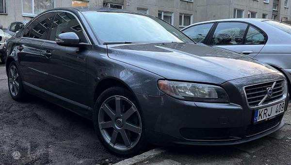 Grey Volvo S80 2006 in Vilnius, with an engine capacity of 2.52 L and mileage of 290 thousand km for 3000 €, photo 1 on AUTOMOTO.COM.LV