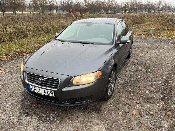 Grey Volvo S80 2006 in Vilnius, with an engine capacity of 2.52 L and mileage of 290 thousand km for 3000 €, photo 4 on AUTOMOTO.COM.LV