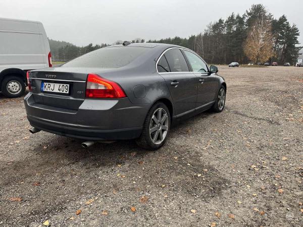 Grey Volvo S80 2006 in Vilnius, with an engine capacity of 2.52 L and mileage of 290 thousand km for 3000 €, photo 6 on AUTOMOTO.COM.LV
