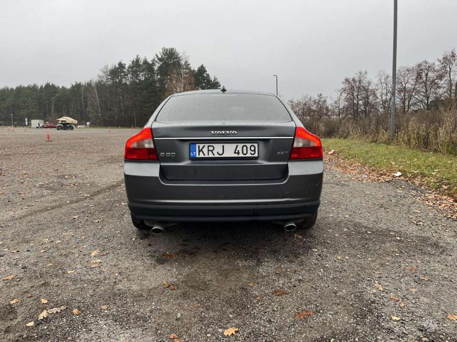 Pelēks Volvo S80 2006 Viļņa, ar dzinēja tilpumu 2.52 L un nobraukumu 290 tūkst. km par 3000 €, foto 9 vietnē AUTOMOTO.COM.LV