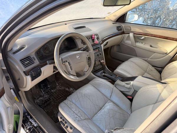 Pelēks Volvo S80 2006 Ukmergė, ar dzinēja tilpumu 2.40 L un nobraukumu 400 tūkst. km par 1950 €, foto 1 vietnē AUTOMOTO.COM.LV