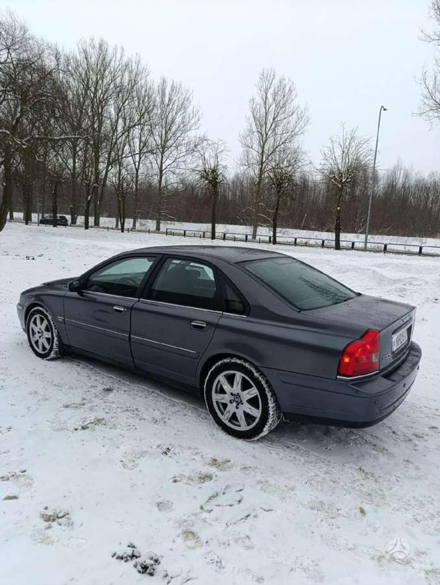 Grey Volvo S80 2006 in Siauliai, with an engine capacity of 2.44 L and mileage of 339 thousand km for 1800 €, photo 2 on AUTOMOTO.COM.LV