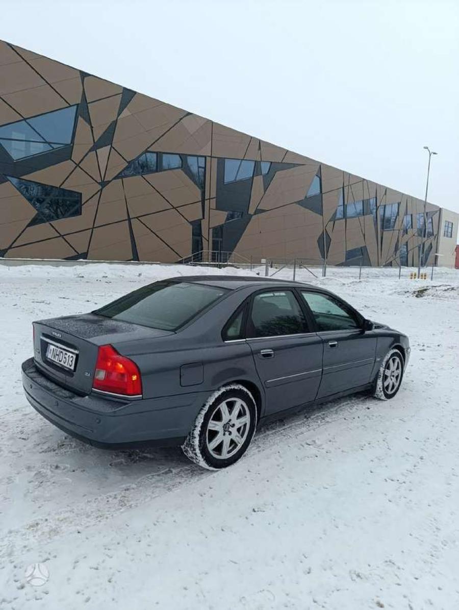 Grey Volvo S80 2006 in Siauliai, with an engine capacity of 2.44 L and mileage of 339 thousand km for 1800 €, photo 3 on AUTOMOTO.COM.LV