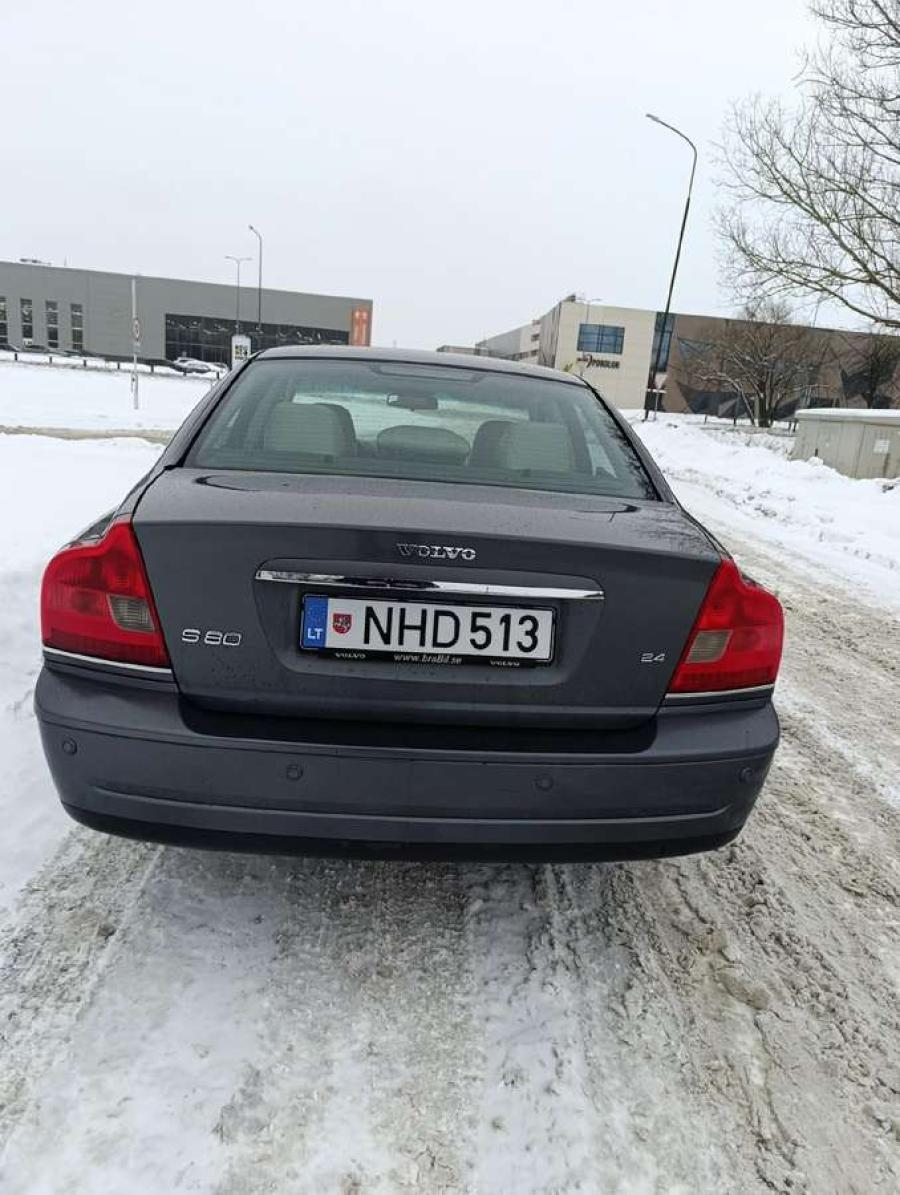 Grey Volvo S80 2006 in Siauliai, with an engine capacity of 2.44 L and mileage of 339 thousand km for 1800 €, photo 5 on AUTOMOTO.COM.LV