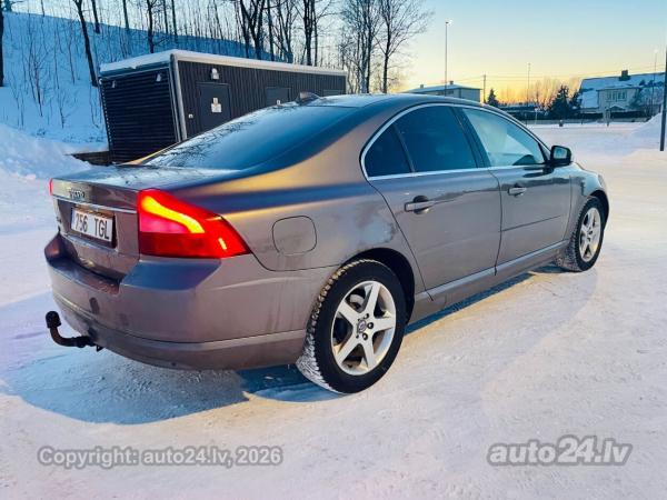 Grey Volvo S80 2006 in Rakvere, with an engine capacity of 2.40 L and mileage of 0 thousand km for 4000 €, photo 3 on AUTOMOTO.COM.LV