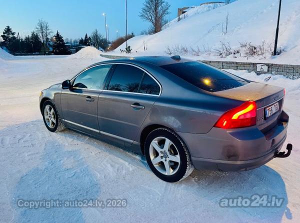 Grey Volvo S80 2006 in Rakvere, with an engine capacity of 2.40 L and mileage of 0 thousand km for 4000 €, photo 4 on AUTOMOTO.COM.LV