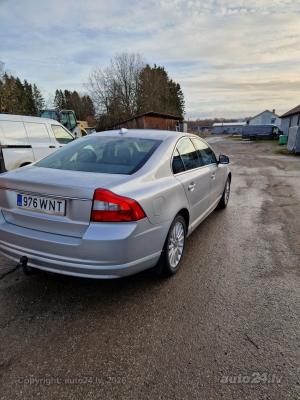 Pelēks Volvo S80 2006 Tallina, ar dzinēja tilpumu 2.40 L un nobraukumu 334 tūkst. km par 1999 €, foto 2 vietnē AUTOMOTO.COM.LV