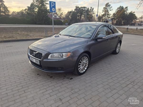 Grey Volvo S80 2006 in Utena, with an engine capacity of 2.40 L and mileage of 451 thousand km for 2999 €, photo 1 on AUTOMOTO.COM.LV