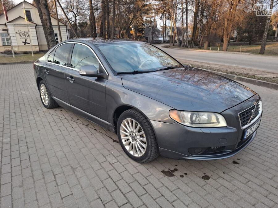 Grey Volvo S80 2006 in Utena, with an engine capacity of 2.40 L and mileage of 451 thousand km for 2999 €, photo 2 on AUTOMOTO.COM.LV