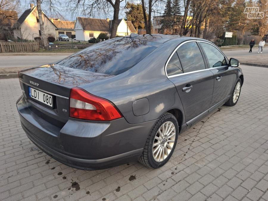 Grey Volvo S80 2006 in Utena, with an engine capacity of 2.40 L and mileage of 451 thousand km for 2999 €, photo 3 on AUTOMOTO.COM.LV