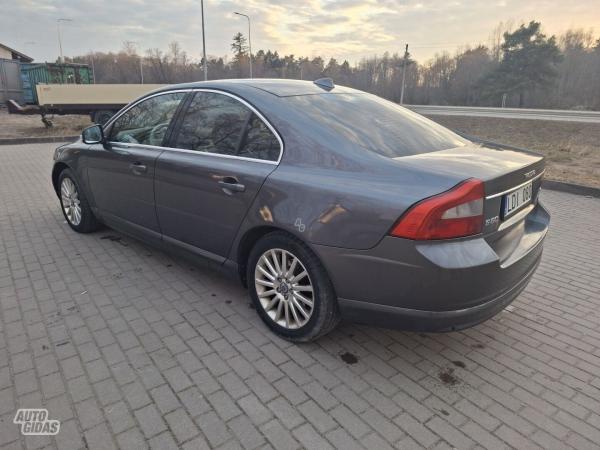 Grey Volvo S80 2006 in Utena, with an engine capacity of 2.40 L and mileage of 451 thousand km for 2999 €, photo 4 on AUTOMOTO.COM.LV
