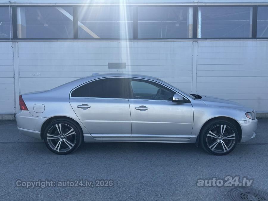 Grey Volvo S80 2006 in Tallinn, with an engine capacity of 2.40 L and mileage of 396 thousand km for 1999 €, photo 4 on AUTOMOTO.COM.LV