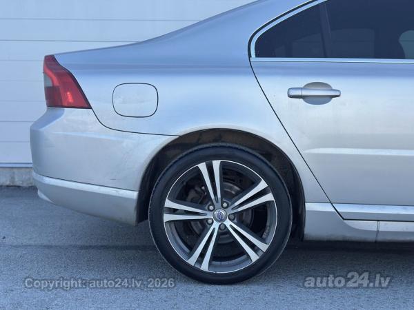Grey Volvo S80 2006 in Tallinn, with an engine capacity of 2.40 L and mileage of 396 thousand km for 1999 €, photo 6 on AUTOMOTO.COM.LV