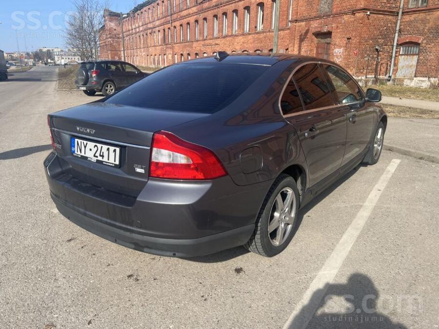 Pelēks Volvo S80 2006 Daugavpils, ar dzinēja tilpumu 2.50 L un nobraukumu 343 tūkst. km par 2250 €, foto 6 vietnē AUTOMOTO.COM.LV