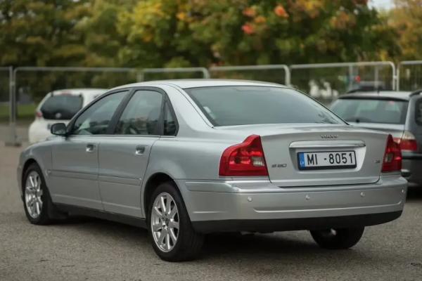 Grey Volvo S80 2006 in Liepaja, with an engine capacity of 2.40 L and mileage of 272 thousand km for 2750 €, photo 2 on AUTOMOTO.COM.LV