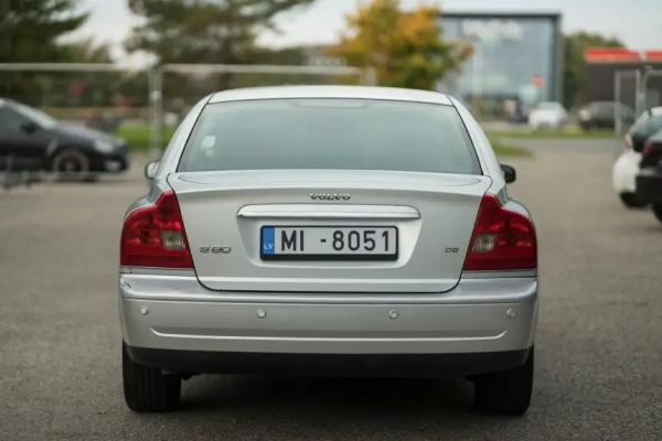 Grey Volvo S80 2006 in Liepaja, with an engine capacity of 2.40 L and mileage of 272 thousand km for 2750 €, photo 3 on AUTOMOTO.COM.LV