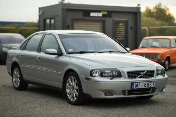 Grey Volvo S80 2006 in Liepaja, with an engine capacity of 2.40 L and mileage of 272 thousand km for 2750 €, photo 5 on AUTOMOTO.COM.LV