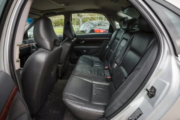 Grey Volvo S80 2006 in Liepaja, with an engine capacity of 2.40 L and mileage of 272 thousand km for 2750 €, photo 9 on AUTOMOTO.COM.LV