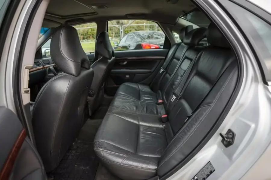 Pelēks Volvo S80 2006 Liepāja, ar dzinēja tilpumu 2.40 L un nobraukumu 272 tūkst. km par 2750 €, foto 10 vietnē AUTOMOTO.COM.LV