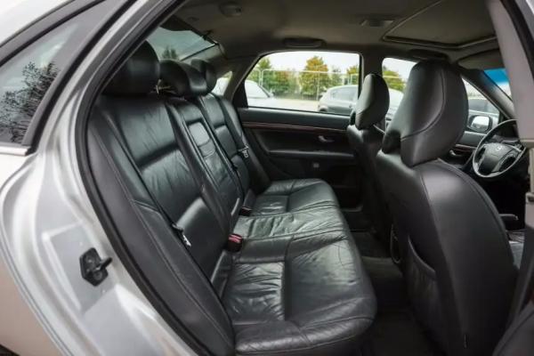 Grey Volvo S80 2006 in Liepaja, with an engine capacity of 2.40 L and mileage of 272 thousand km for 2750 €, photo 10 on AUTOMOTO.COM.LV