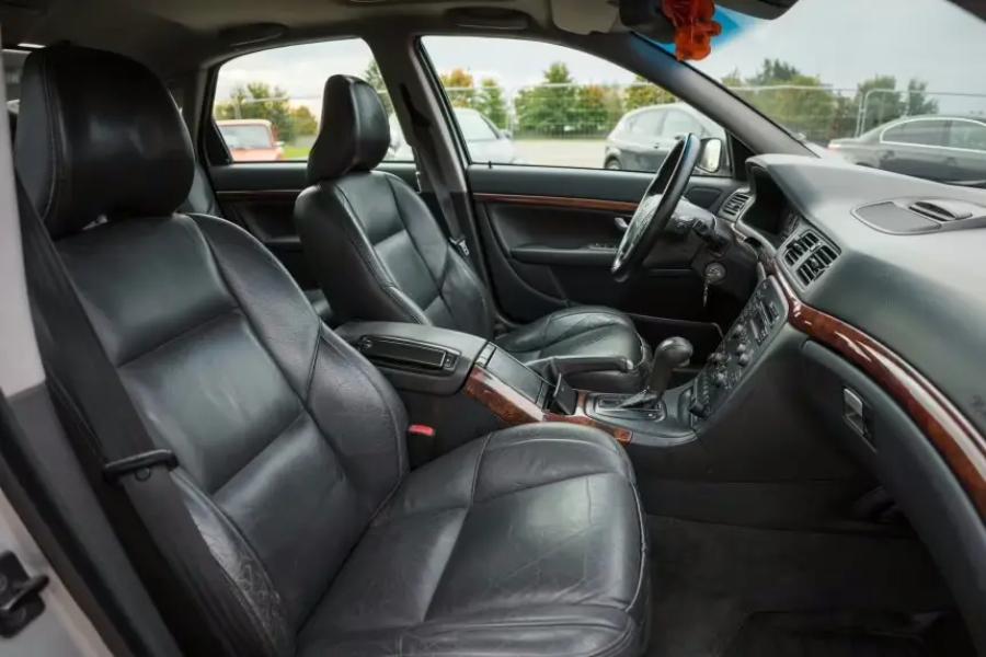Pelēks Volvo S80 2006 Liepāja, ar dzinēja tilpumu 2.40 L un nobraukumu 272 tūkst. km par 2750 €, foto 12 vietnē AUTOMOTO.COM.LV