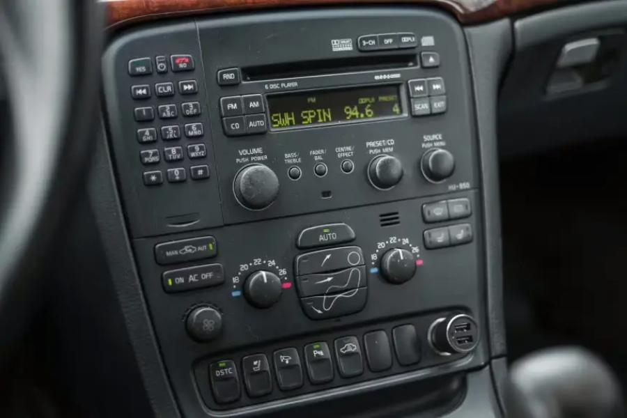 Pelēks Volvo S80 2006 Liepāja, ar dzinēja tilpumu 2.40 L un nobraukumu 272 tūkst. km par 2750 €, foto 15 vietnē AUTOMOTO.COM.LV